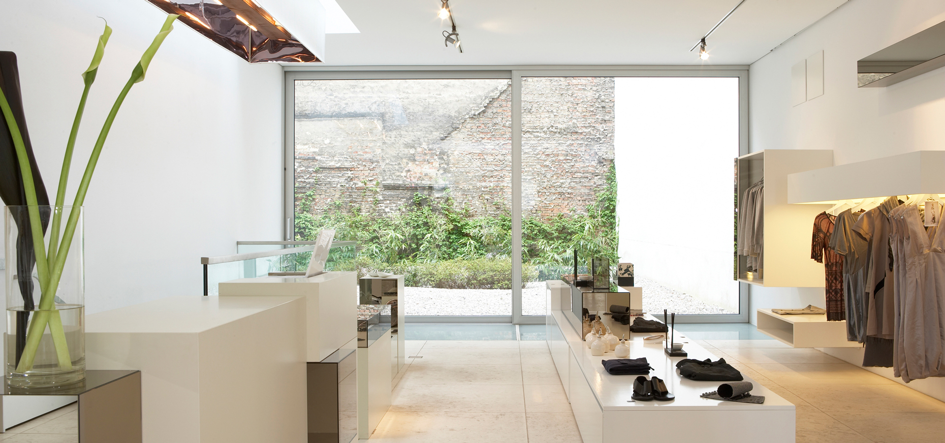 FOURSTORE • llotllov